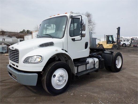 2015 FREIGHTLINER BUSINESS CLASS M2 106 - Cassone Truck